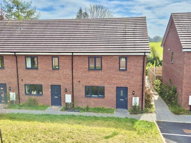 3 bedroom end of terrace house to rent