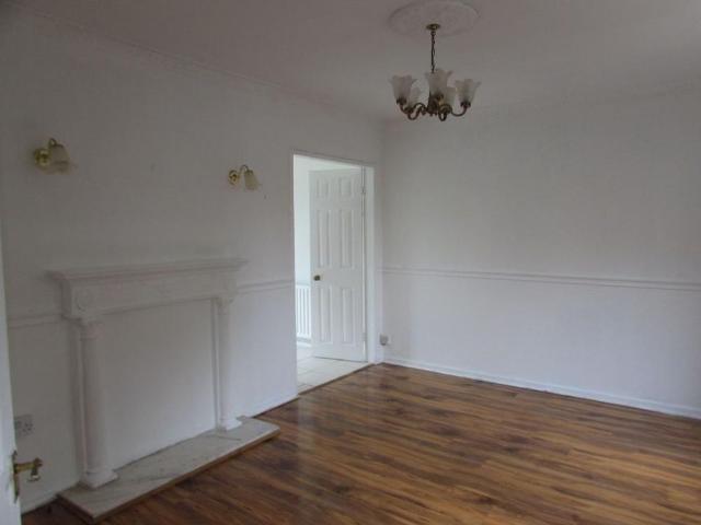 3 bedroom end of terrace house to rent