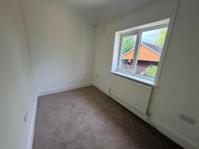 3 bedroom end of terrace house to rent