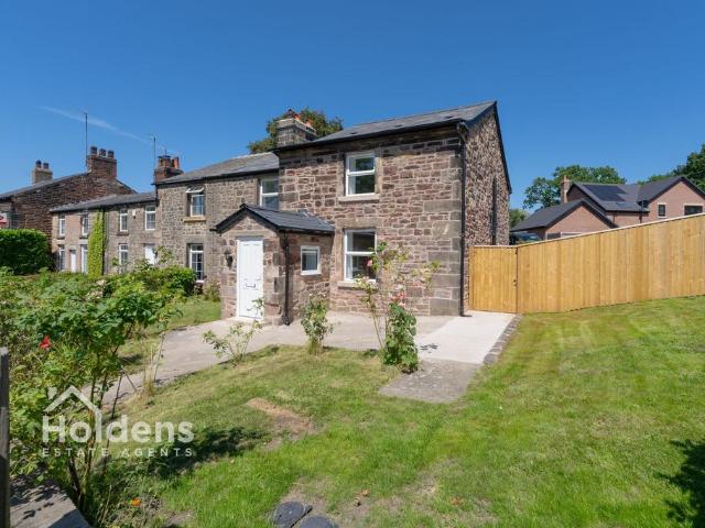 3 bedroom end of terrace house to rent