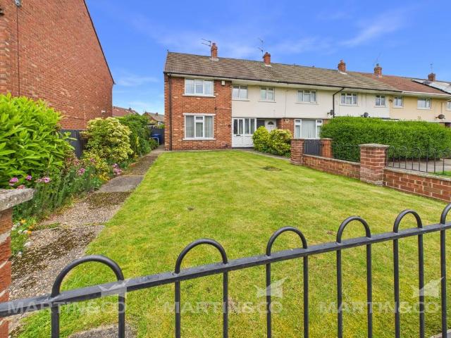 3 bedroom end of terrace house to rent
