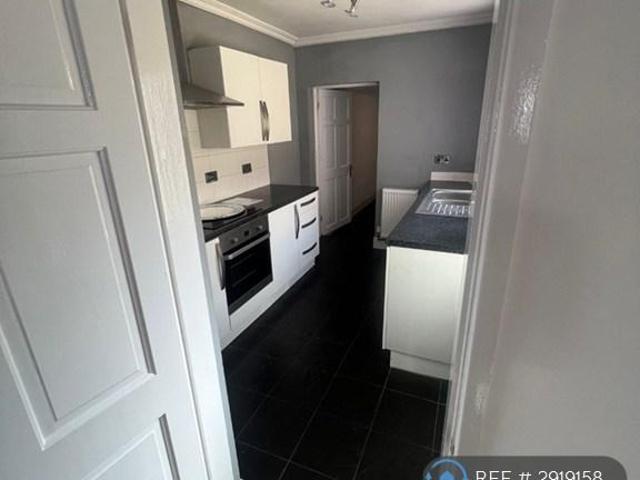 3 bedroom end of terrace house to rent