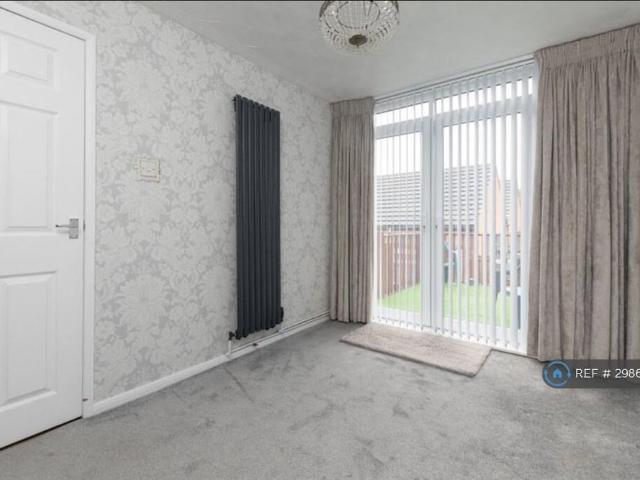 3 bedroom end of terrace house to rent