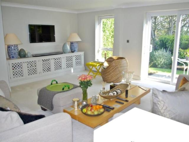 3 bedroom end of terrace house to rent