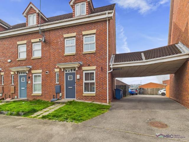 3 bedroom end of terrace house to rent