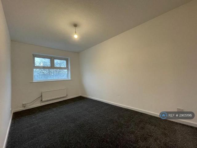 3 bedroom end of terrace house to rent
