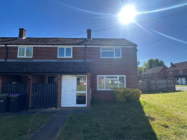 3 bedroom end of terrace house to rent