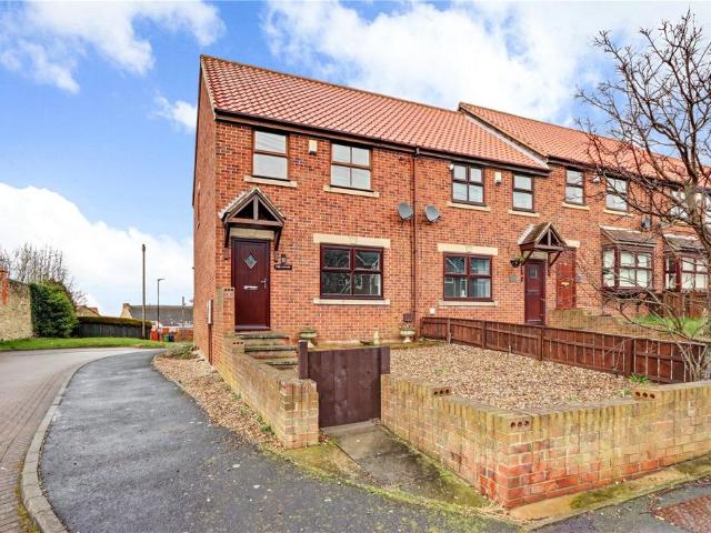 3 bedroom end of terrace house to rent