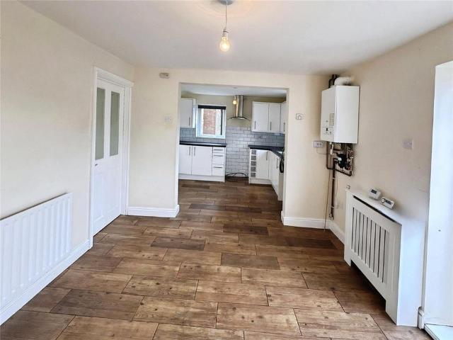3 bedroom end of terrace house to rent