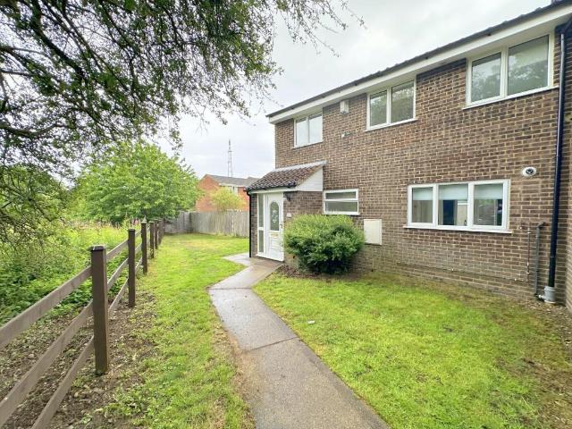 3 bedroom end of terrace house to rent