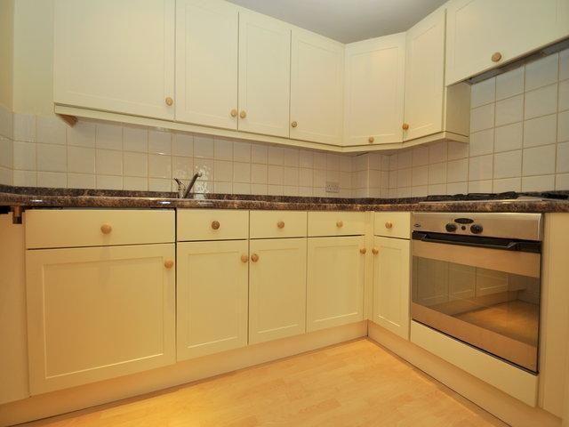 3 bedroom end of terrace house to rent