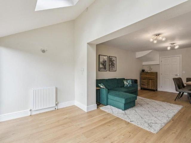 3 bedroom end of terrace house to rent