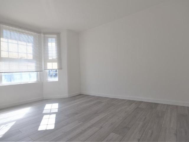 3 bedroom end of terrace house to rent