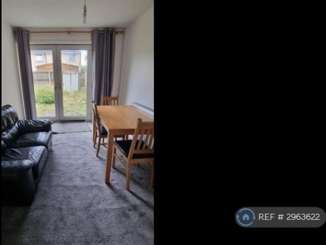 3 bedroom end of terrace house to rent