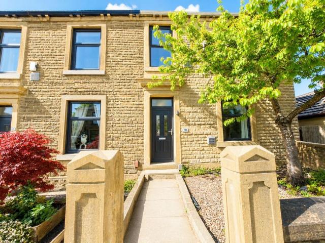 3 bedroom end of terrace house to rent