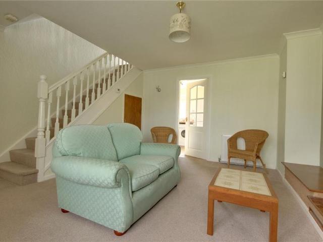 3 bedroom end of terrace house to rent