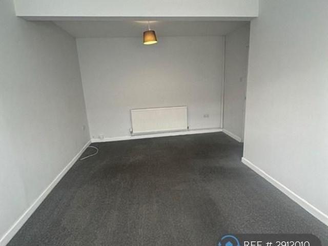 3 bedroom end of terrace house to rent