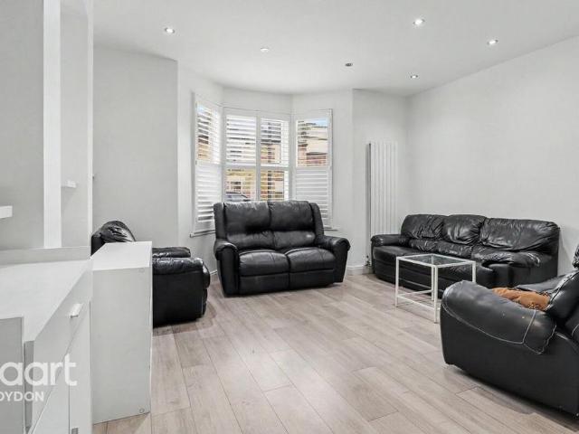 3 bedroom end of terrace house to rent