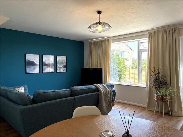 3 bedroom end of terrace house to rent
