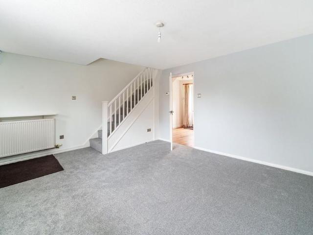 3 bedroom end of terrace house to rent