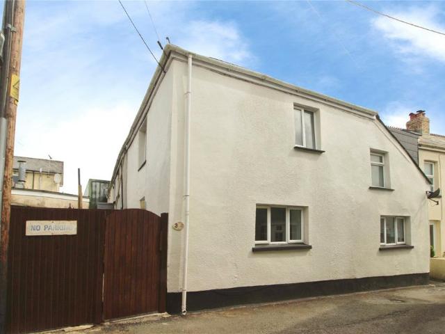 3 bedroom end of terrace house to rent