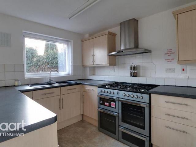 3 bedroom end of terrace house to rent