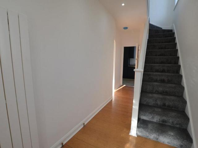 3 bedroom end of terrace house to rent