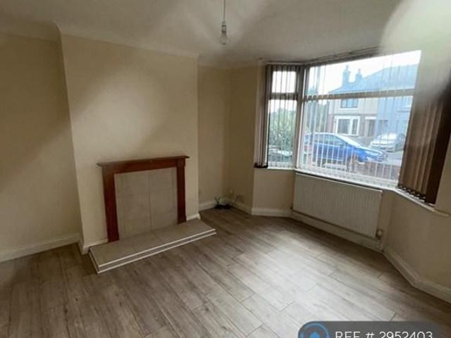 3 bedroom end of terrace house to rent