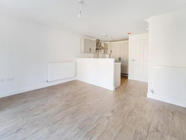 3 bedroom end of terrace house to rent