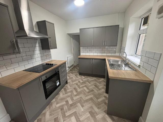 3 bedroom end of terrace house to rent