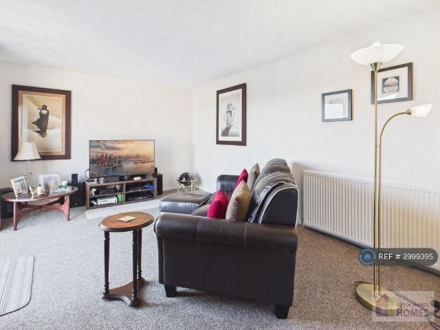3 bedroom end of terrace house to rent