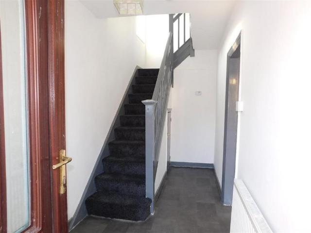 3 bedroom end of terrace house to rent