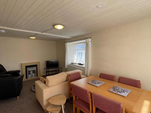 3 bedroom end of terrace house to rent
