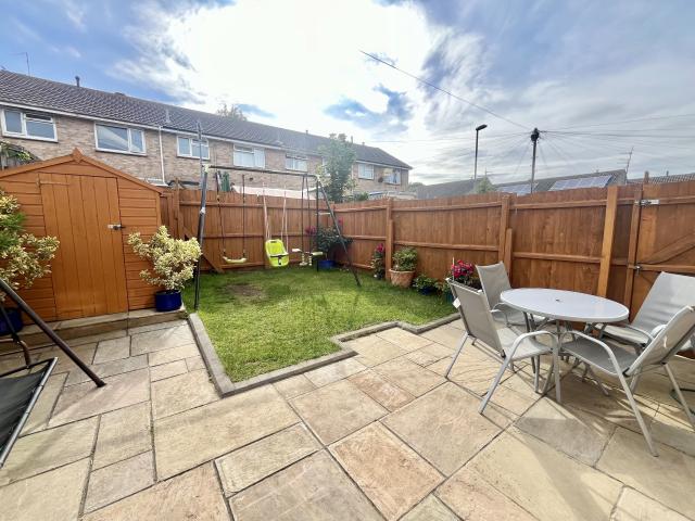 3 bedroom end of terrace house to rent