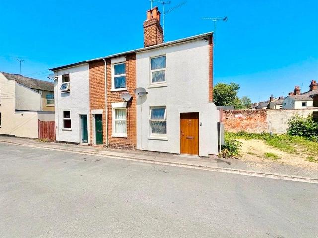 3 bedroom end of terrace house to rent
