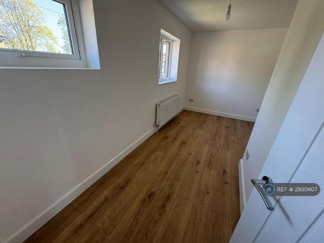 3 bedroom end of terrace house to rent