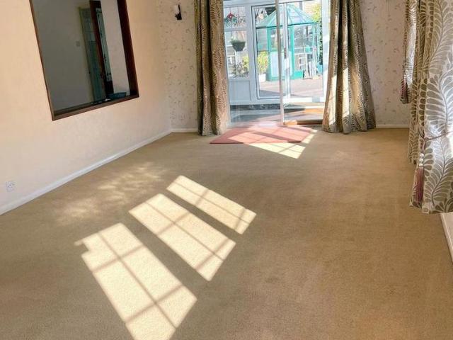 3 bedroom end of terrace house to rent