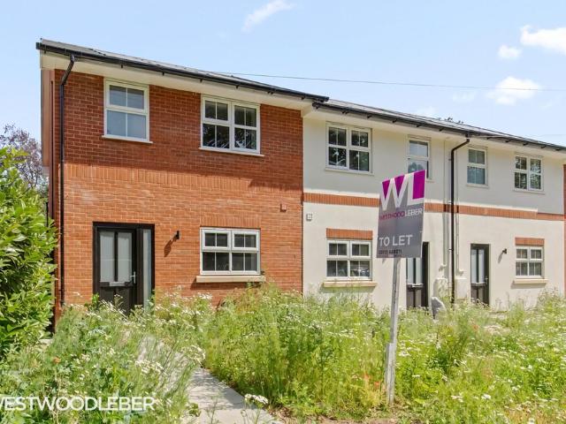 3 bedroom end of terrace house to rent