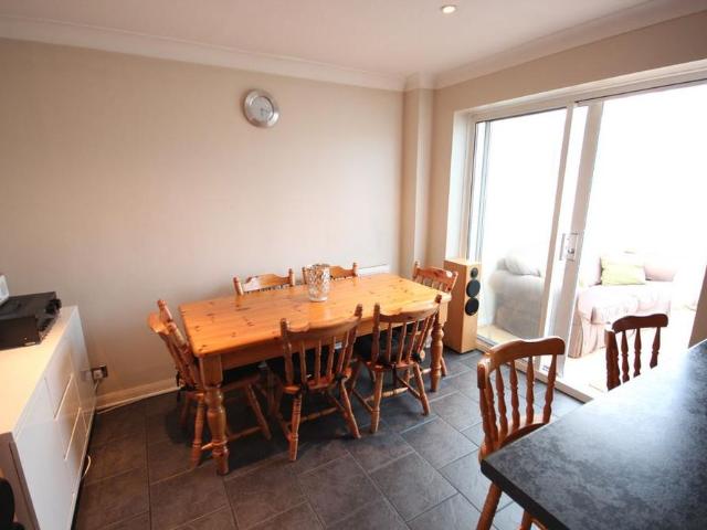 3 bedroom end of terrace house to rent