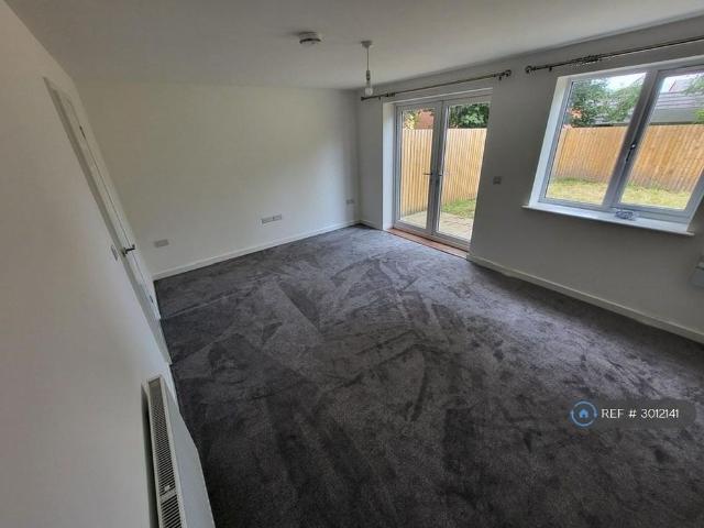 3 bedroom end of terrace house to rent