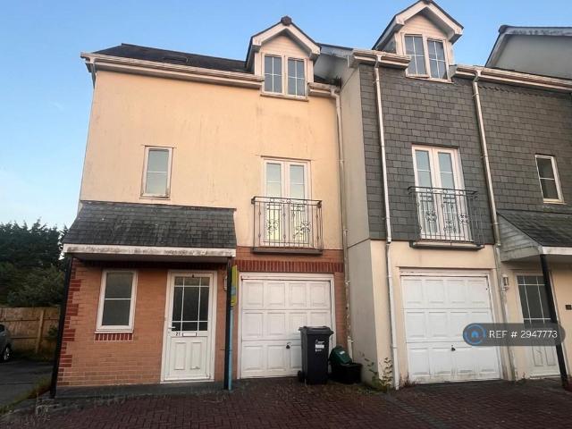 3 bedroom end of terrace house to rent