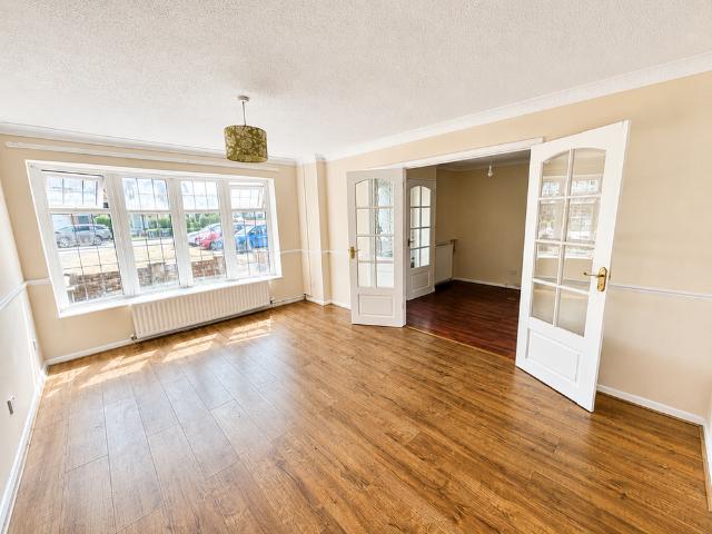 3 bedroom end of terrace house to rent