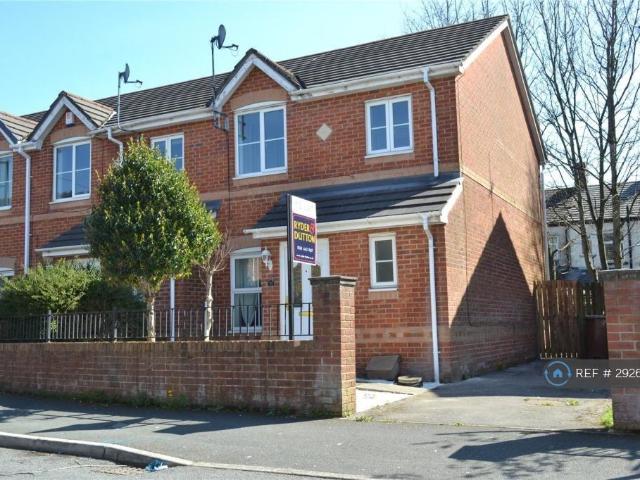 3 bedroom end of terrace house to rent