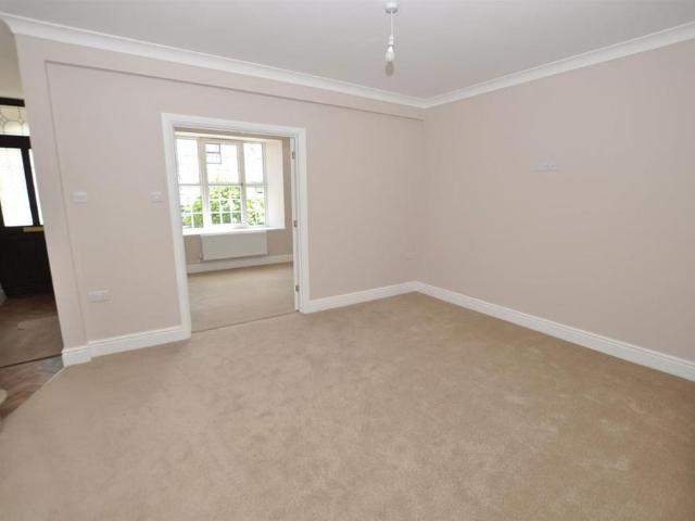 3 bedroom end of terrace house to rent
