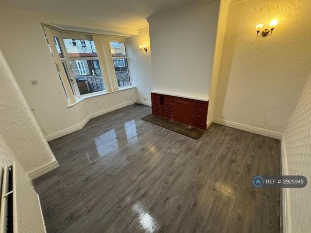 3 bedroom end of terrace house to rent
