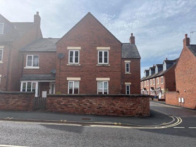 3 bedroom end of terrace house to rent