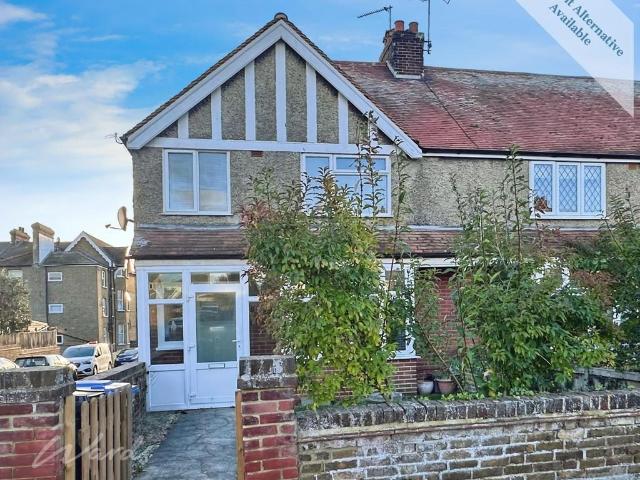 3 bedroom end of terrace house to rent