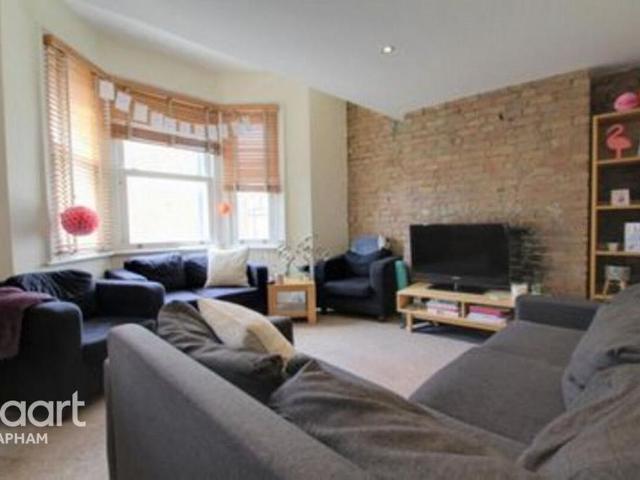 3 bedroom end of terrace house to rent