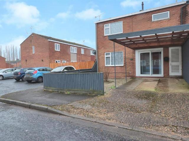 3 bedroom end of terrace house to rent