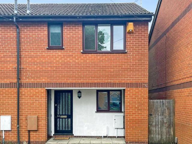 3 bedroom end of terrace house to rent